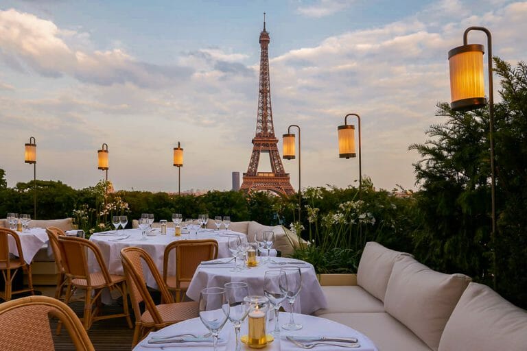 Restaurantes con vistas a la Torre Eiffel en París (2026) | Kiss Me in ...